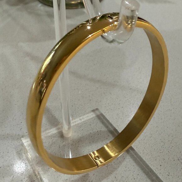 Unbranded | Jewelry | Gold Tone Hinged Clamp Bracelet | Poshmark